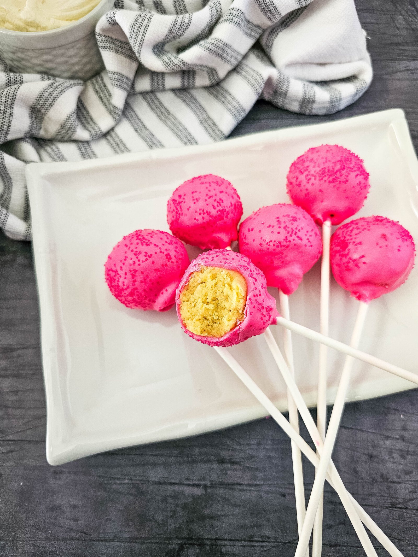 Easy Pink Cake Pops – The Multitasking Foodie